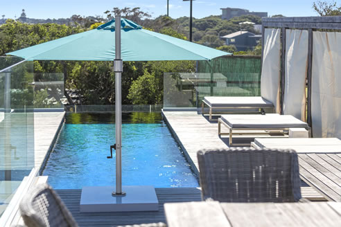 Poolside Cantilever Umbrellas | Instant Shade Umbrellas